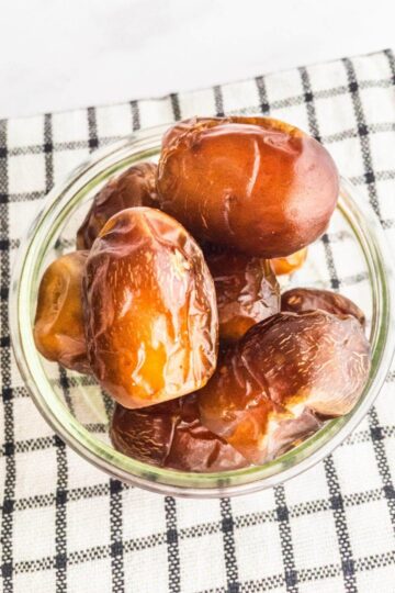 How To Make Date Paste (quick & easy) - flourishingkitchen.com
